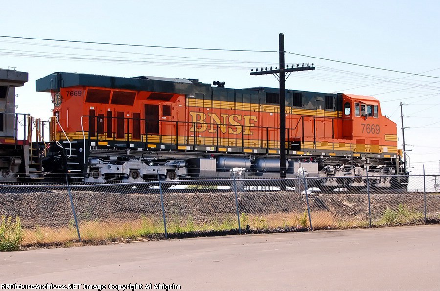 BNSF 7669